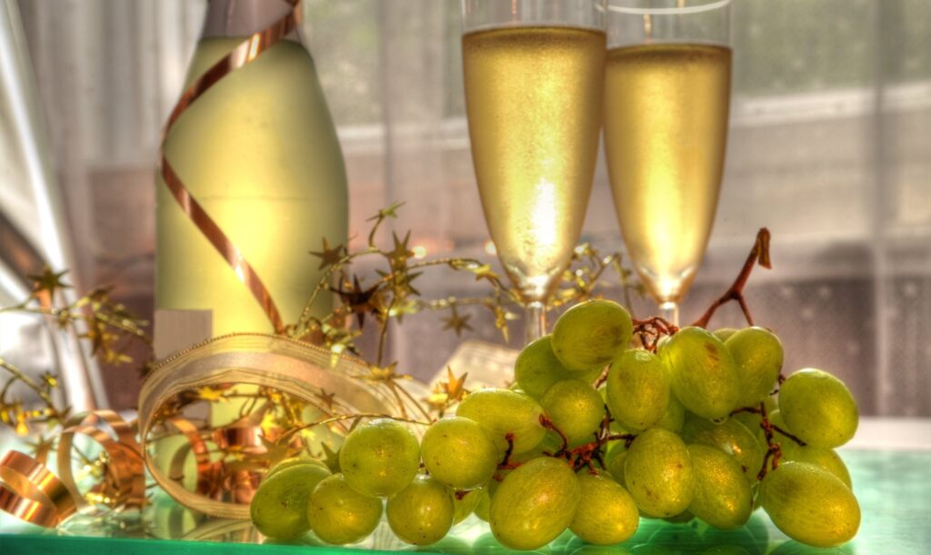 ¿Por qué se comen doce uvas en Año Nuevo? – Todos Somos Uno